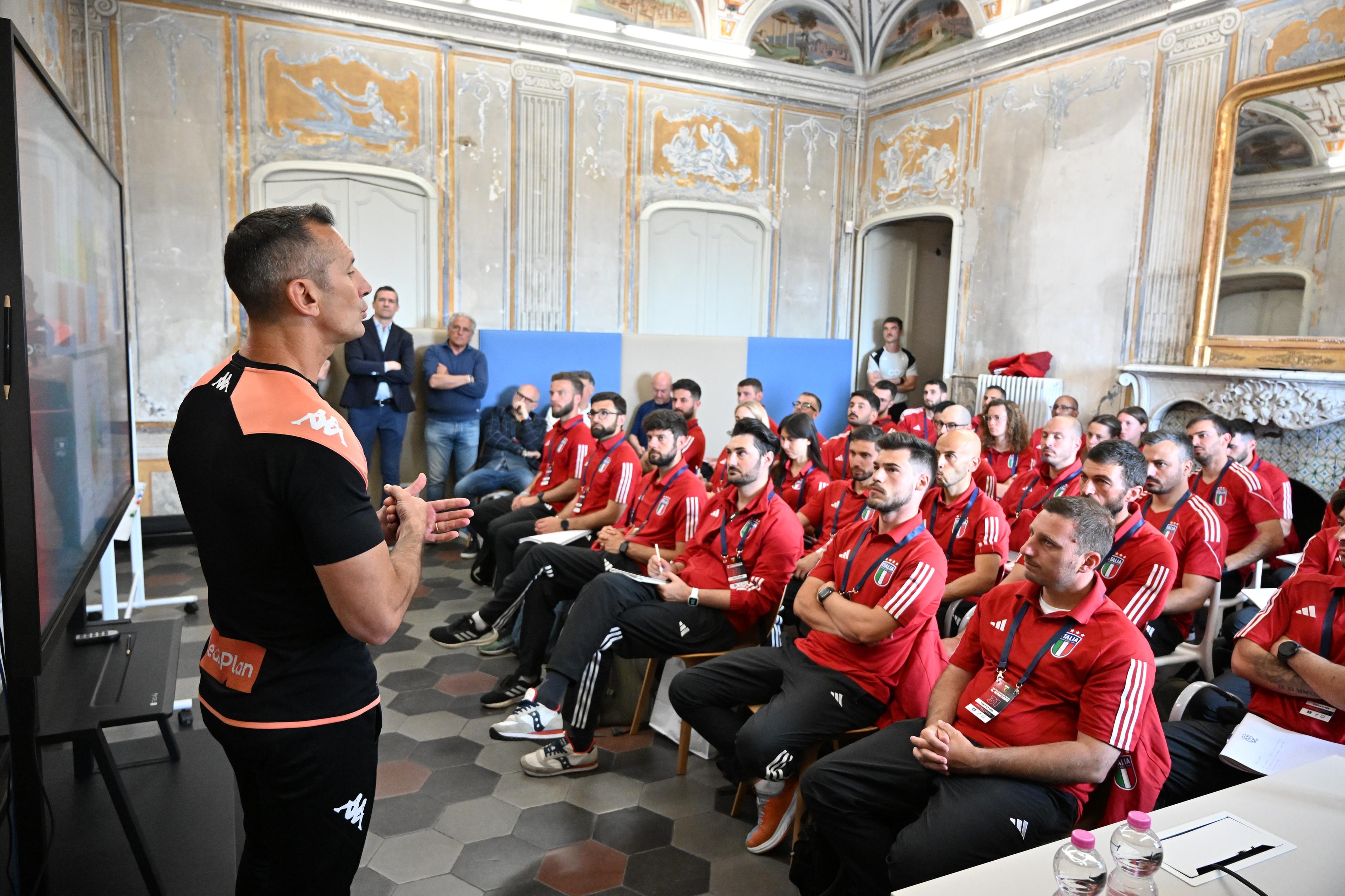 Gli allievi del corso per Preparatore atletico al Genoa per uno stage. Gilardino: "Orgoglioso ...