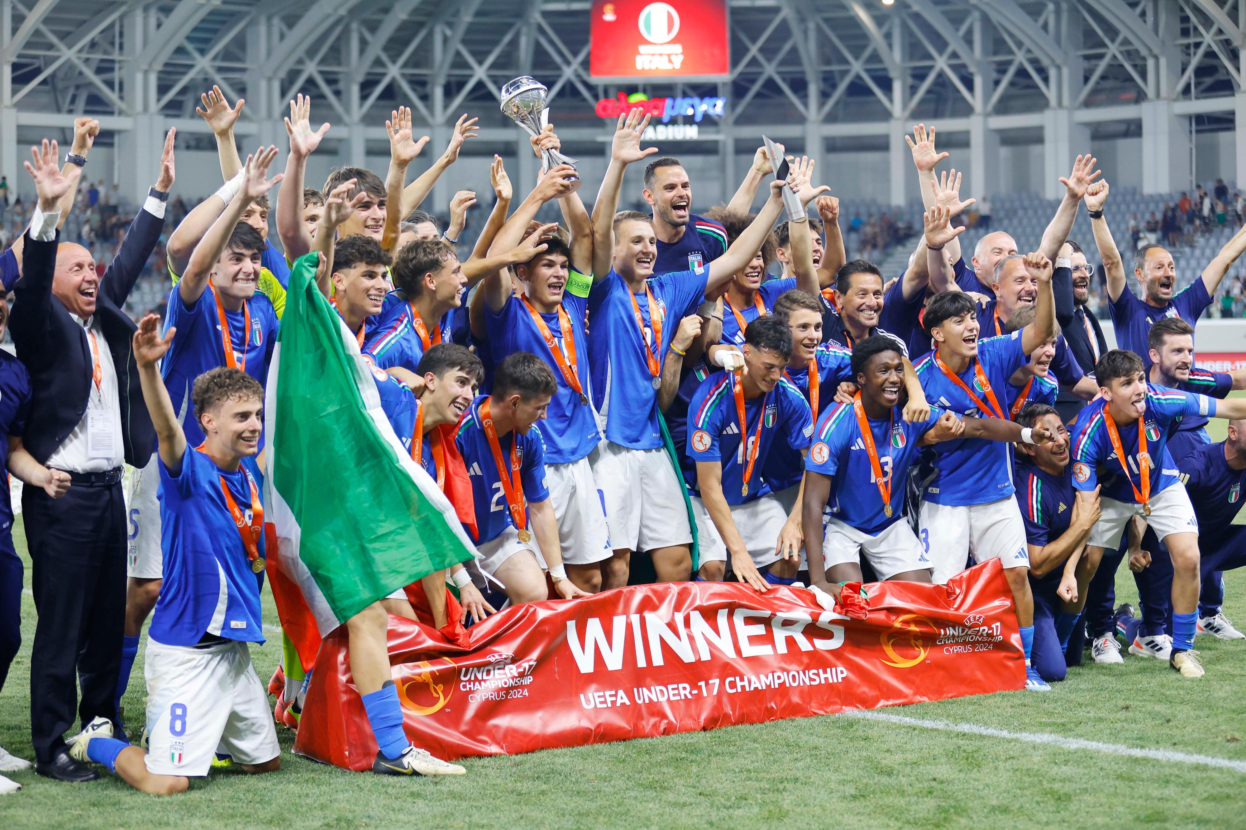 Celebrating the U17s EUROS win ahead of Italy vs. Bosnia and Herzegovina