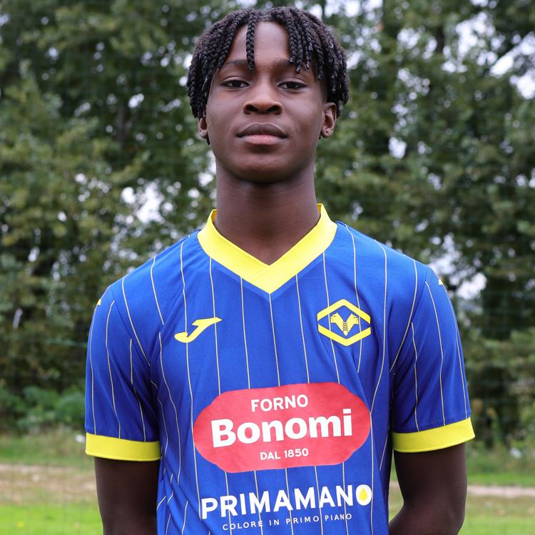 Fortune Egharevba, il centravanti dell'Hellas con il calcio nel DNA: "Sogno di esordire un ...